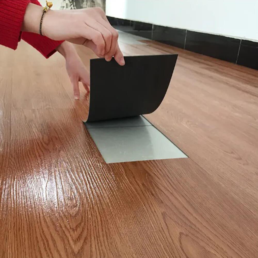 PVC samolepicí dřevěná podlaha - dub tmavý | Darky.cz